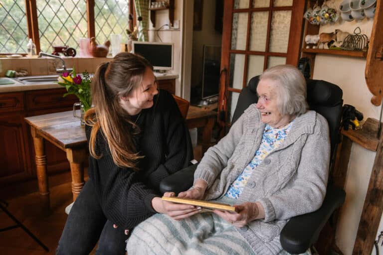 100 gifts for the elderly: ideas for older men & women | Alina Homecare