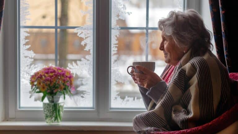 Why do elderly people get so cold? | Alina Homecare